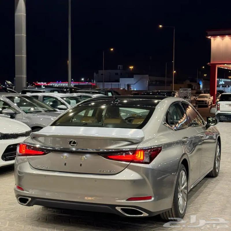 لكزس ES350 cc 2023 نص فل لون تيتانيوم - موقع حراج