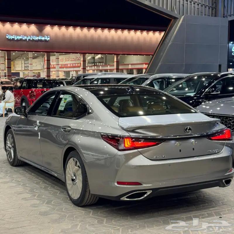 لكزس ES350 cc 2023 نص فل لون تيتانيوم - موقع حراج