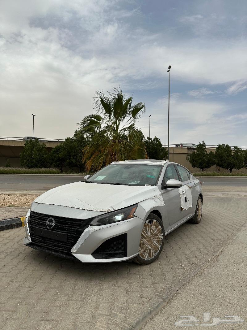 نيسان التيما 2023 SL لدى الخضر للسيارات - موقع حراج