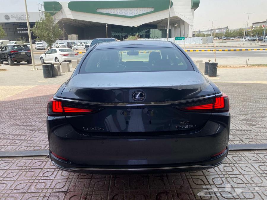 لكزس ES 250 AA 2025 سعودي رمادي- ابيض | موقع حراج